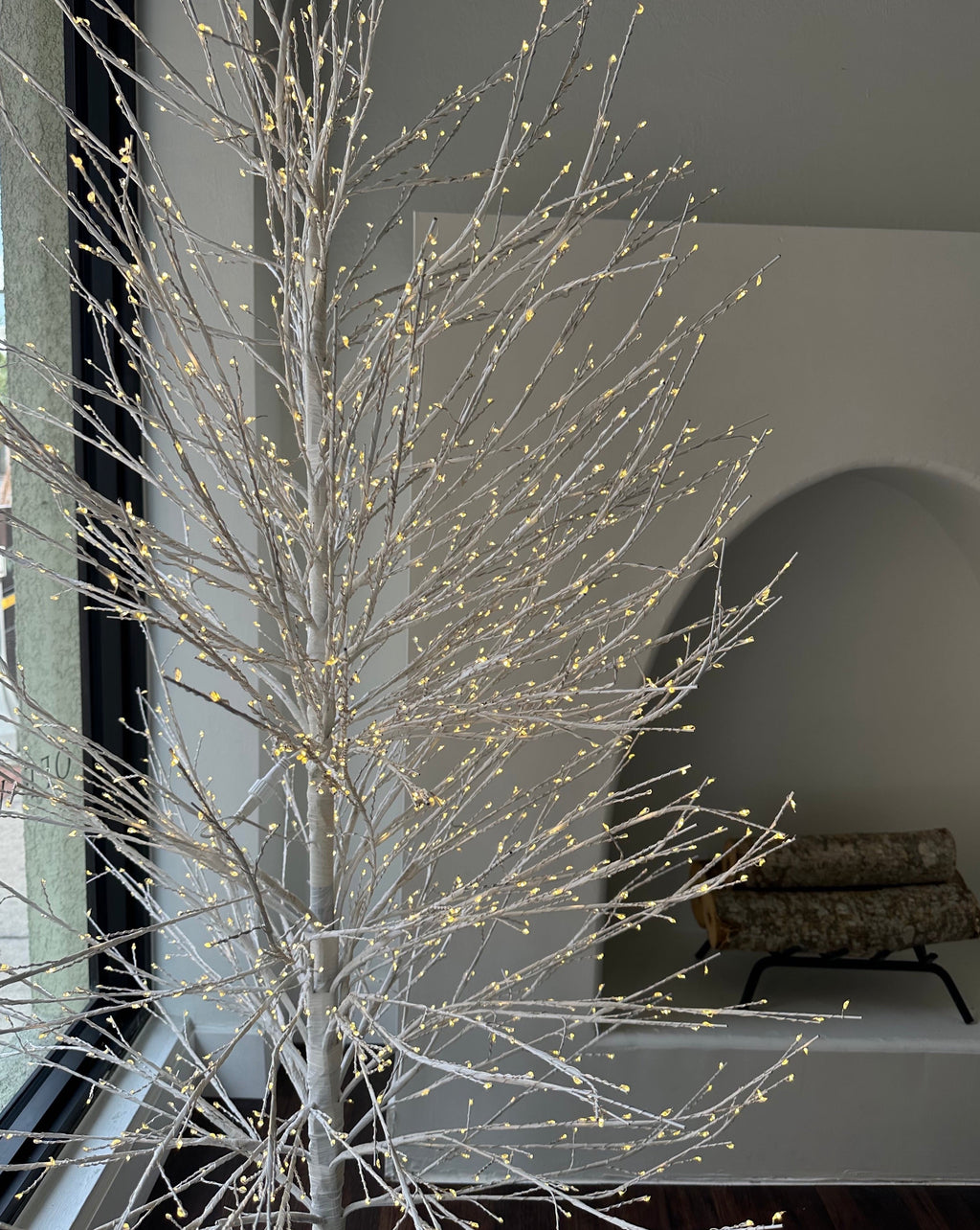 ILLUMINATING WHITE TREE – Off-White Palette